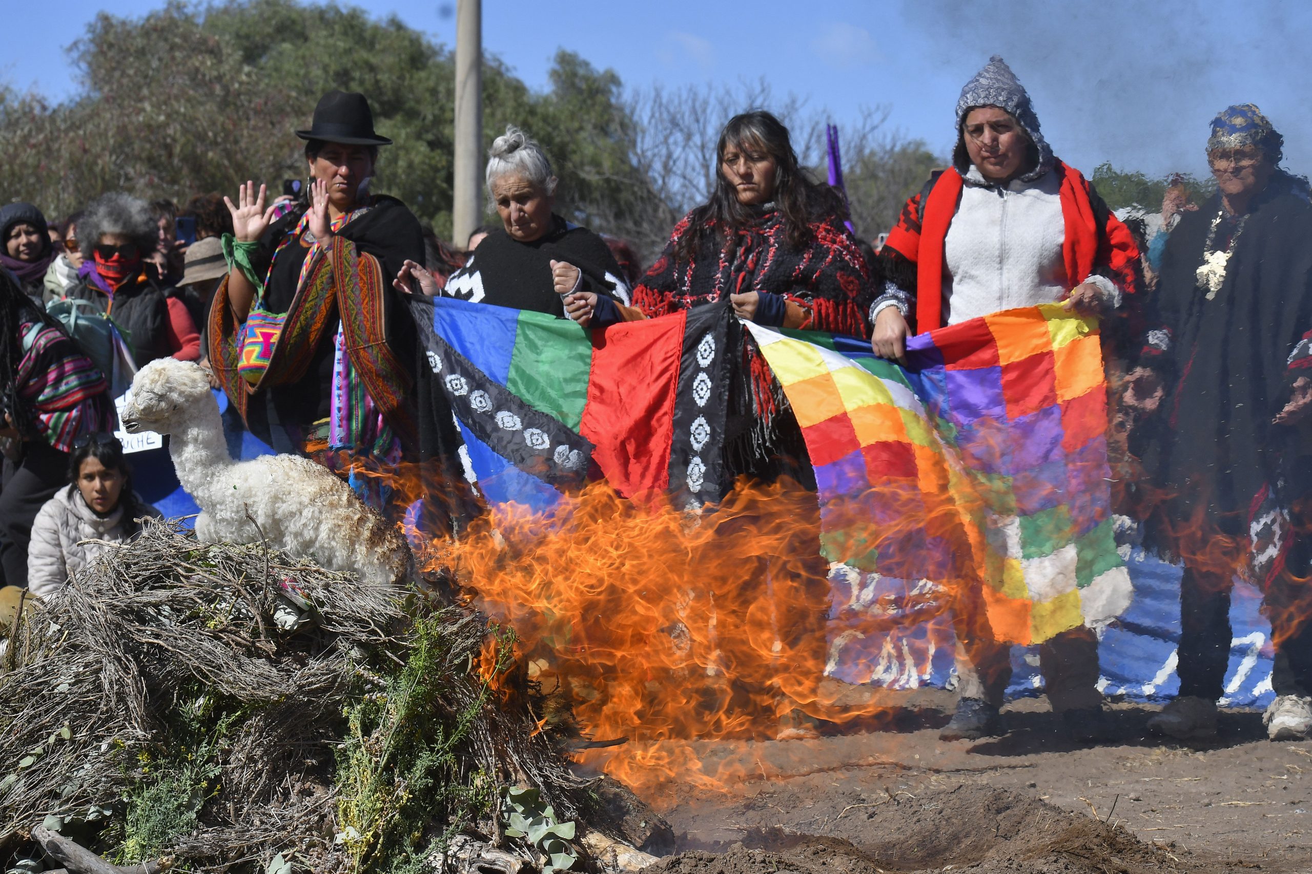 Una ceremonia indígena inauguró el Encuentro Plurinacional y disidente ...