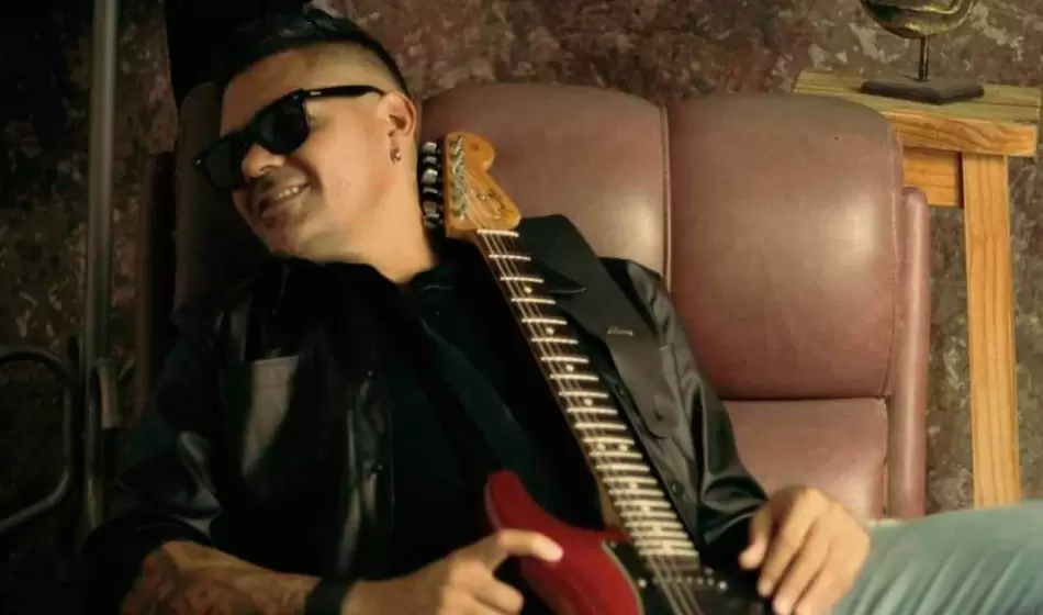 Julio Fernández presentó su nueva canción “Ese mar en tu mirada”, la ...